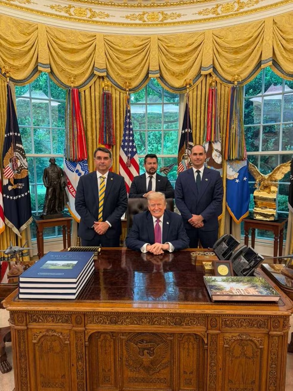 Trum recebe Flávio e pergunta sobre Bolsonaro, diz aliado - Gazeta de ...